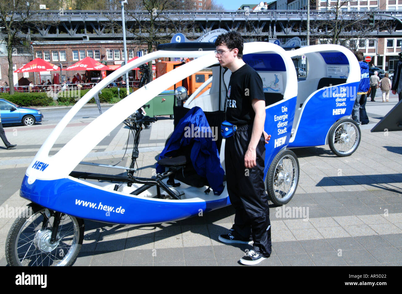 Velo taxi hi-res stock photography and images - Alamy