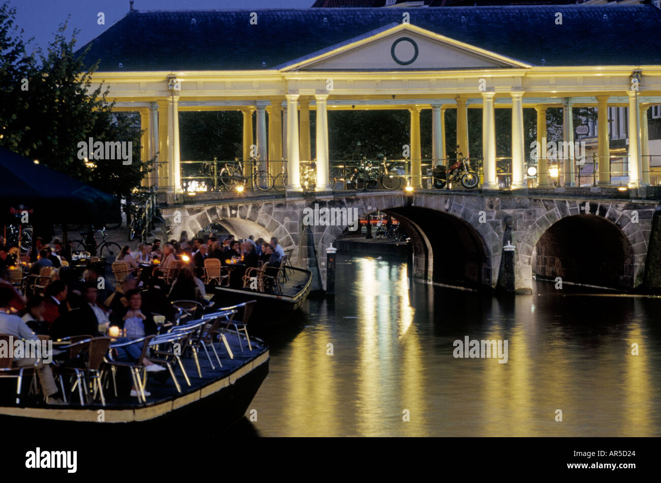 Leiden Zuid Holland Holland at night Stock Photo - Alamy