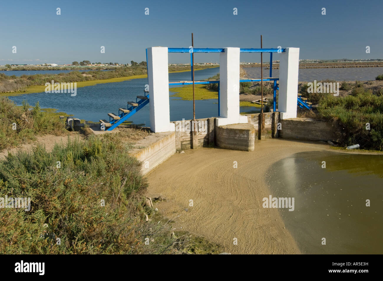 Animal water supply hi-res stock photography and images - Alamy