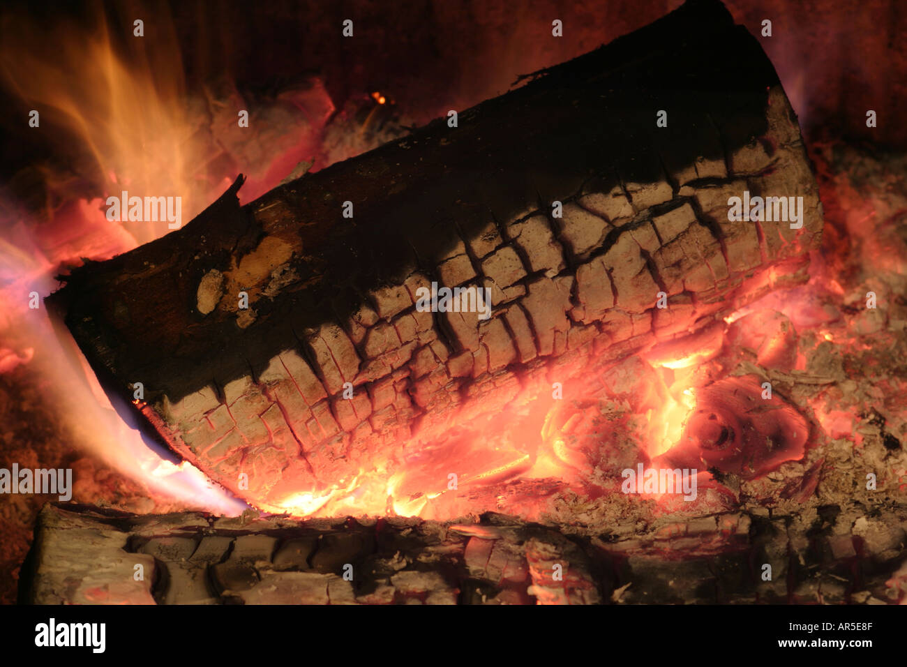 Oak wood fire burning in hi-res stock photography and images - Alamy