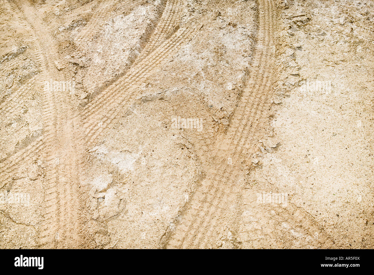 Tire tread marks in dirt Stock Photo - Alamy