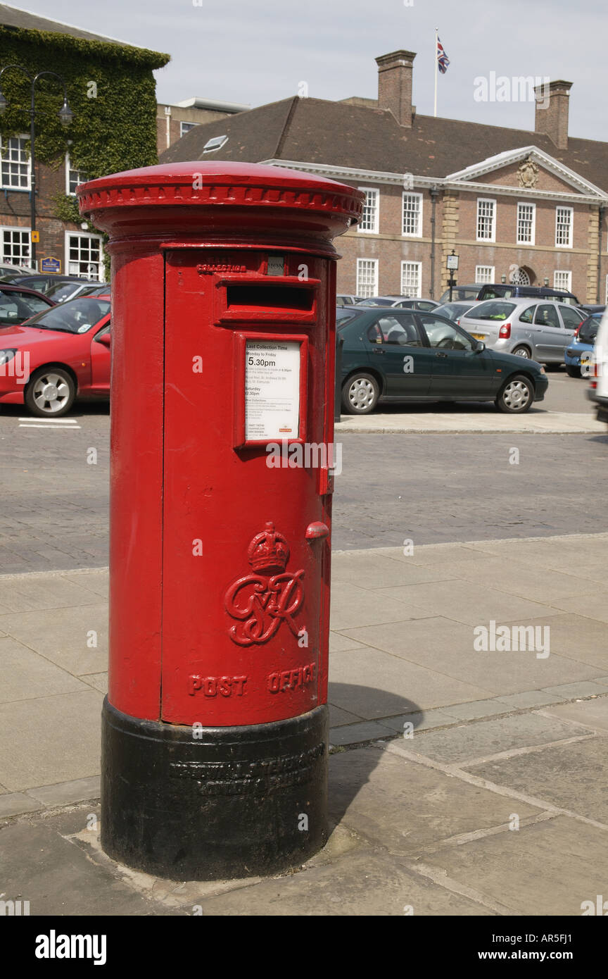 Historical Victorian George VI red postbox Stock Photo - Alamy