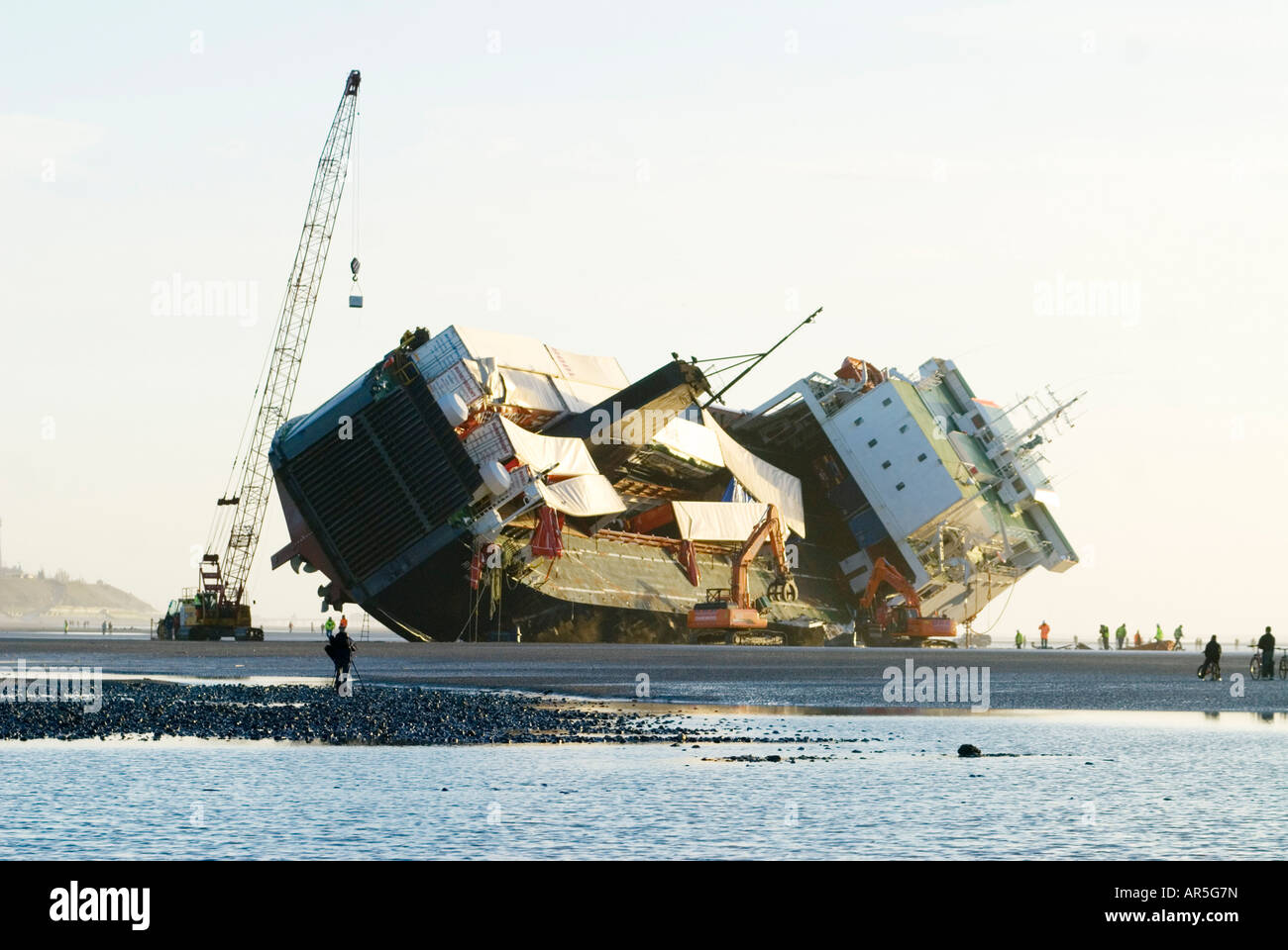 Salvage ship hi-res stock photography and images - Alamy