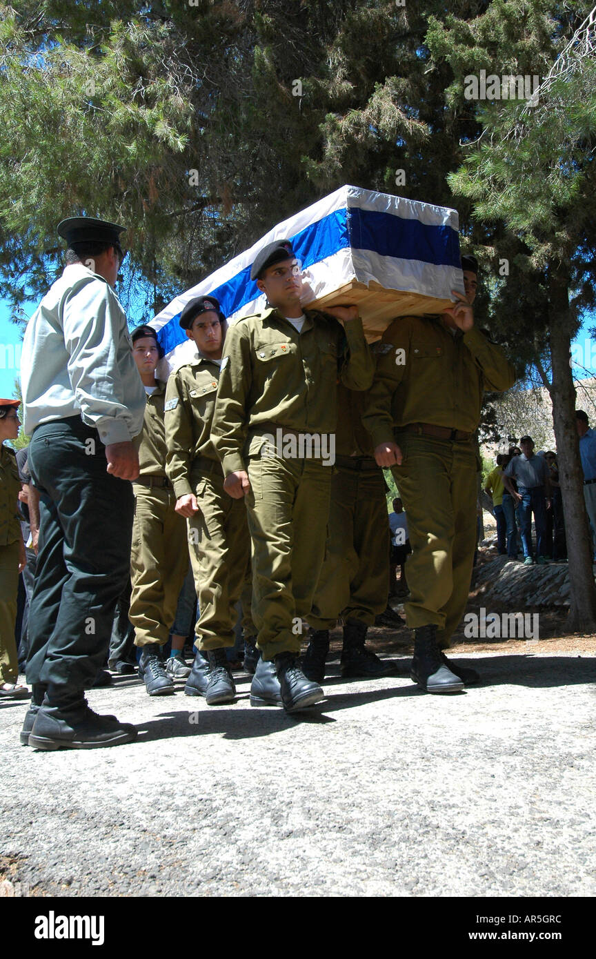 Israeli flag-draped coffin is carried by IDF soldiers during a military ...