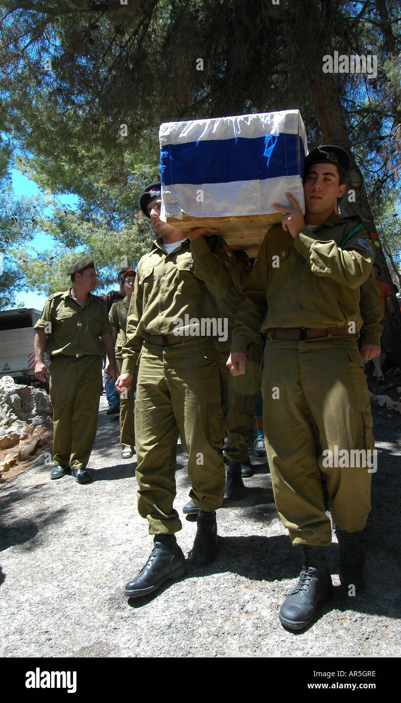 Israeli flag-draped coffin is carried by IDF soldiers during a military ...