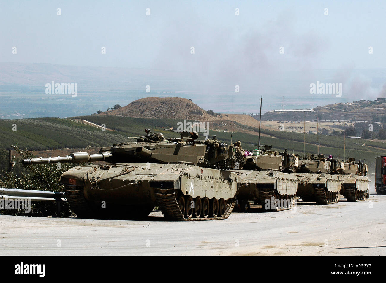 Israeli tanks lebanon hi-res stock photography and images - Alamy