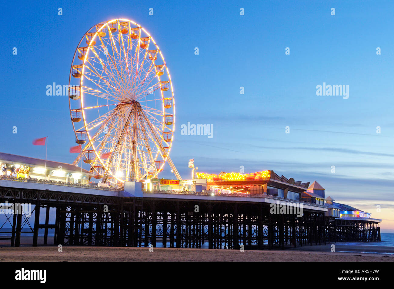 Ferris wheel on central Pier,Blackpool,UK Stock Photo - Alamy