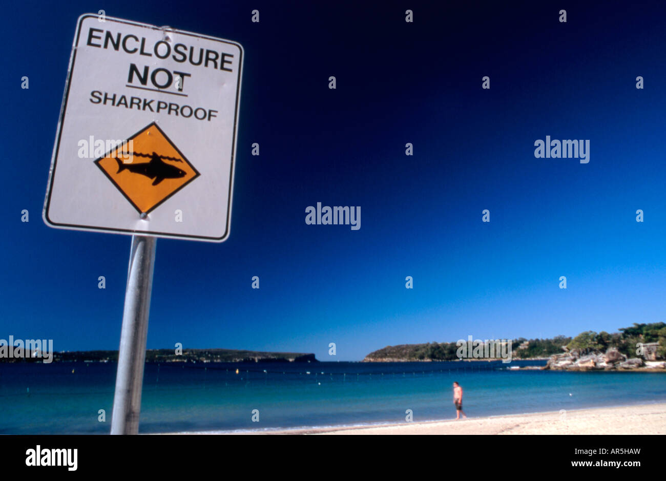 Shark warning sign australia hi-res stock photography and images - Alamy