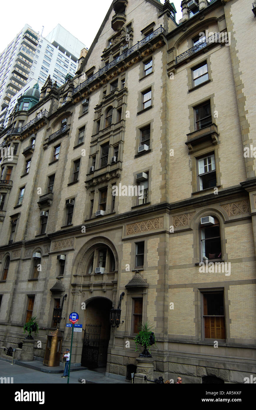 72nd street dakota building hi-res stock photography and images - Alamy