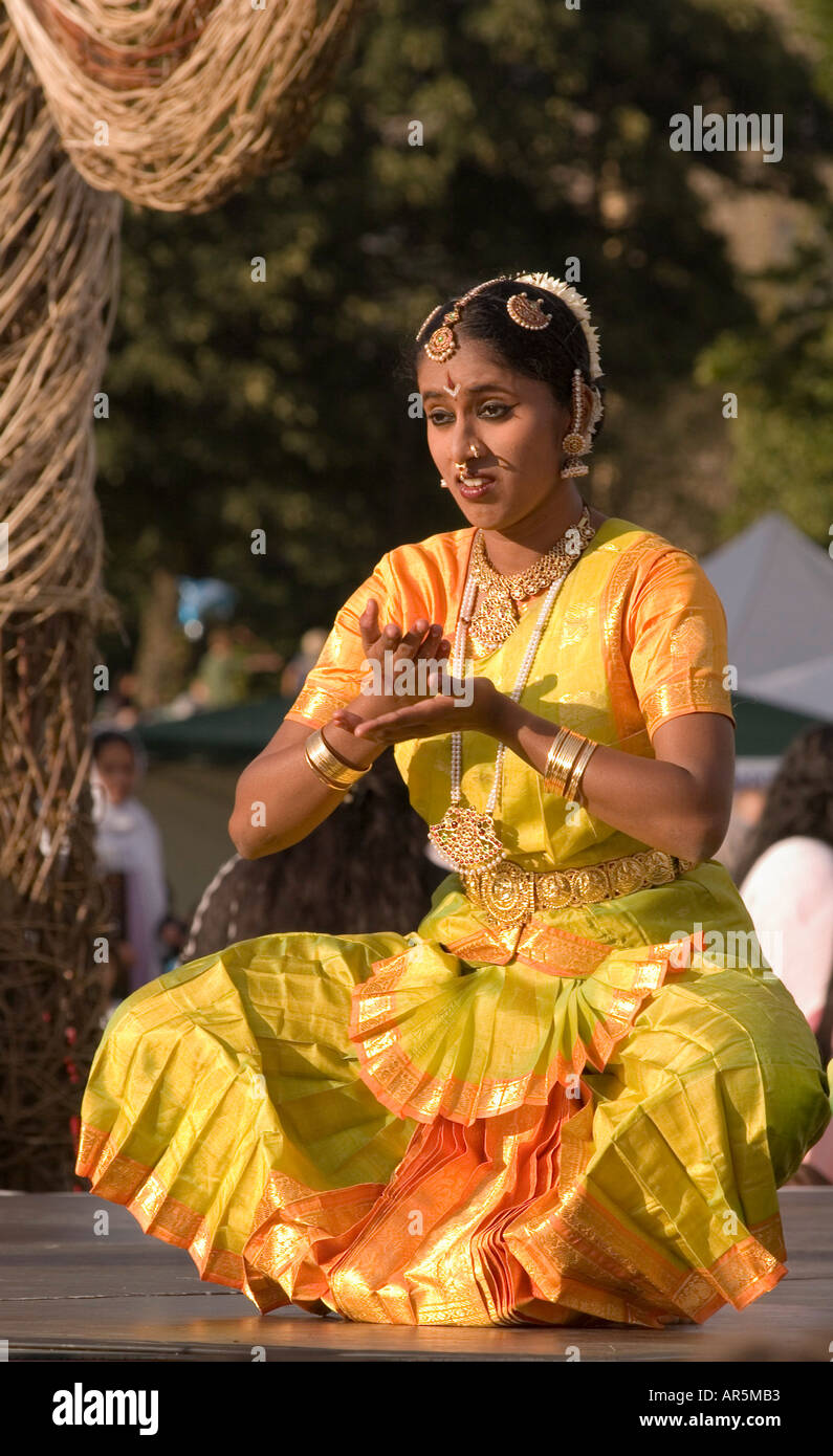 Teen girl indian classical dance hi-res stock photography and images ...