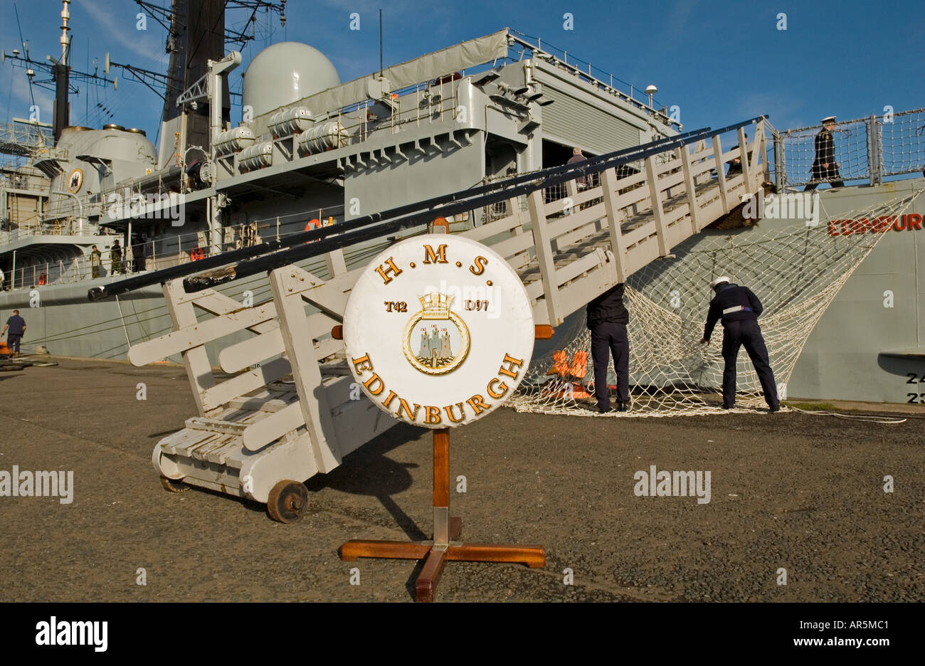 Hms edinburgh hi-res stock photography and images - Alamy