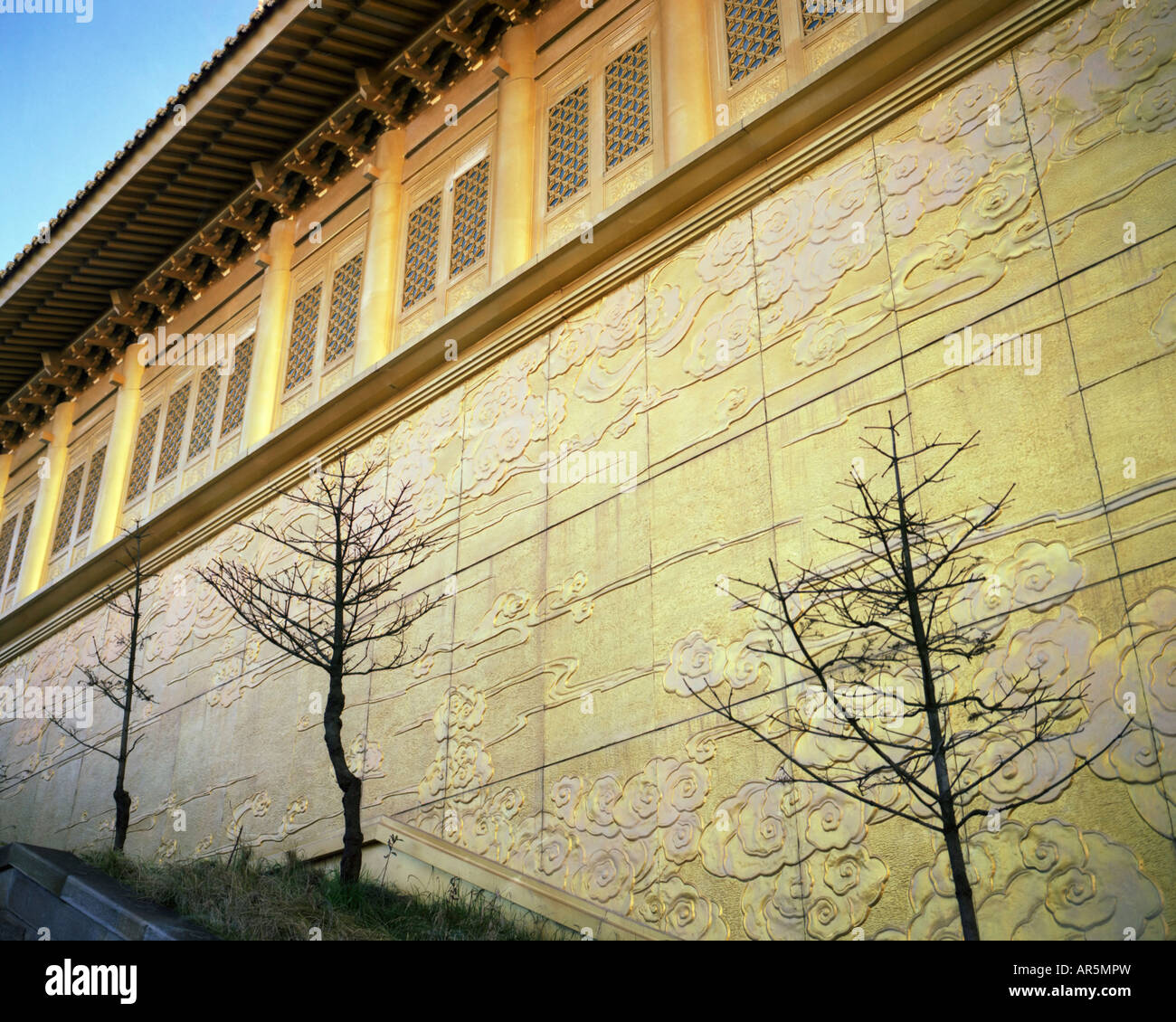 Golden Wall of Emei Shan Temple Stock Photo - Alamy