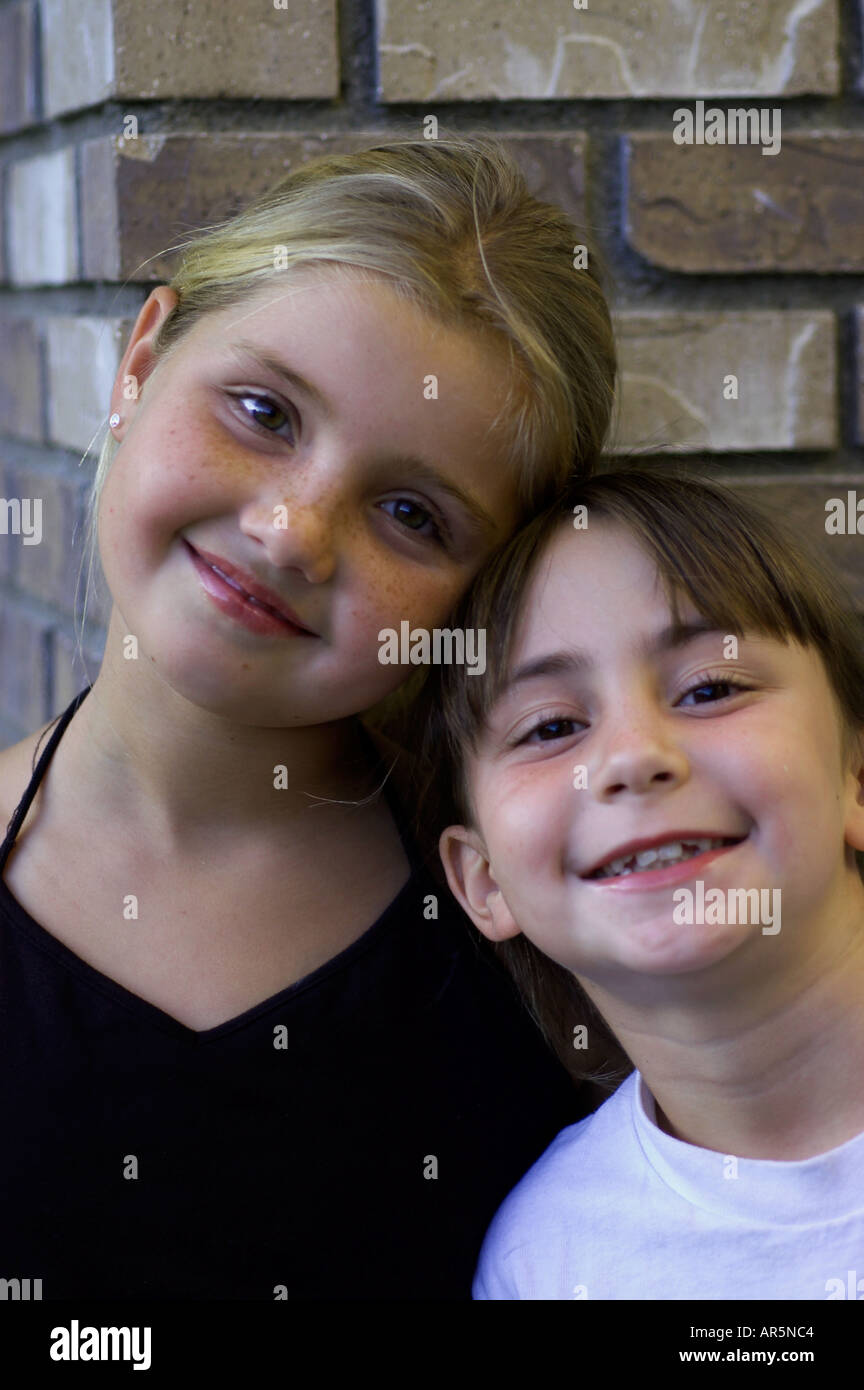 Two blonde female heads hi-res stock photography and images - Alamy