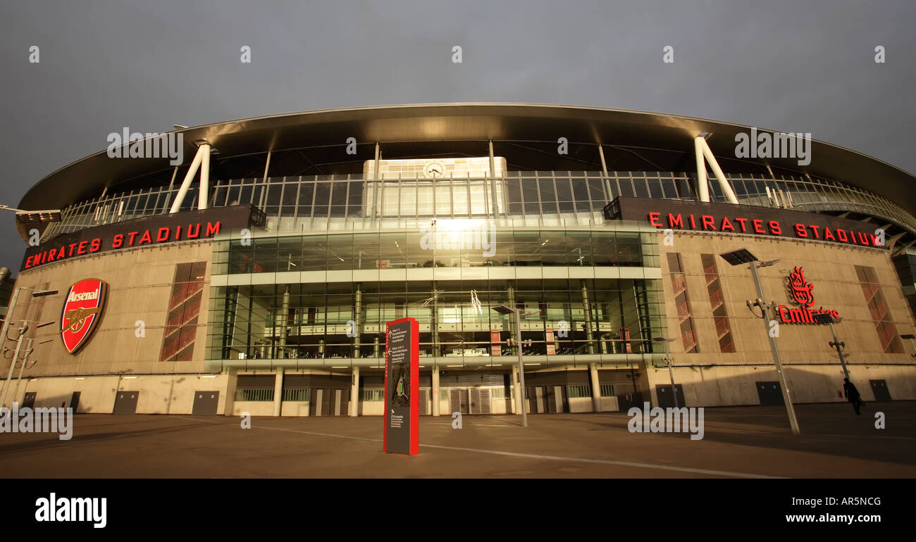 Emirates stadium logo hi-res stock photography and images - Alamy