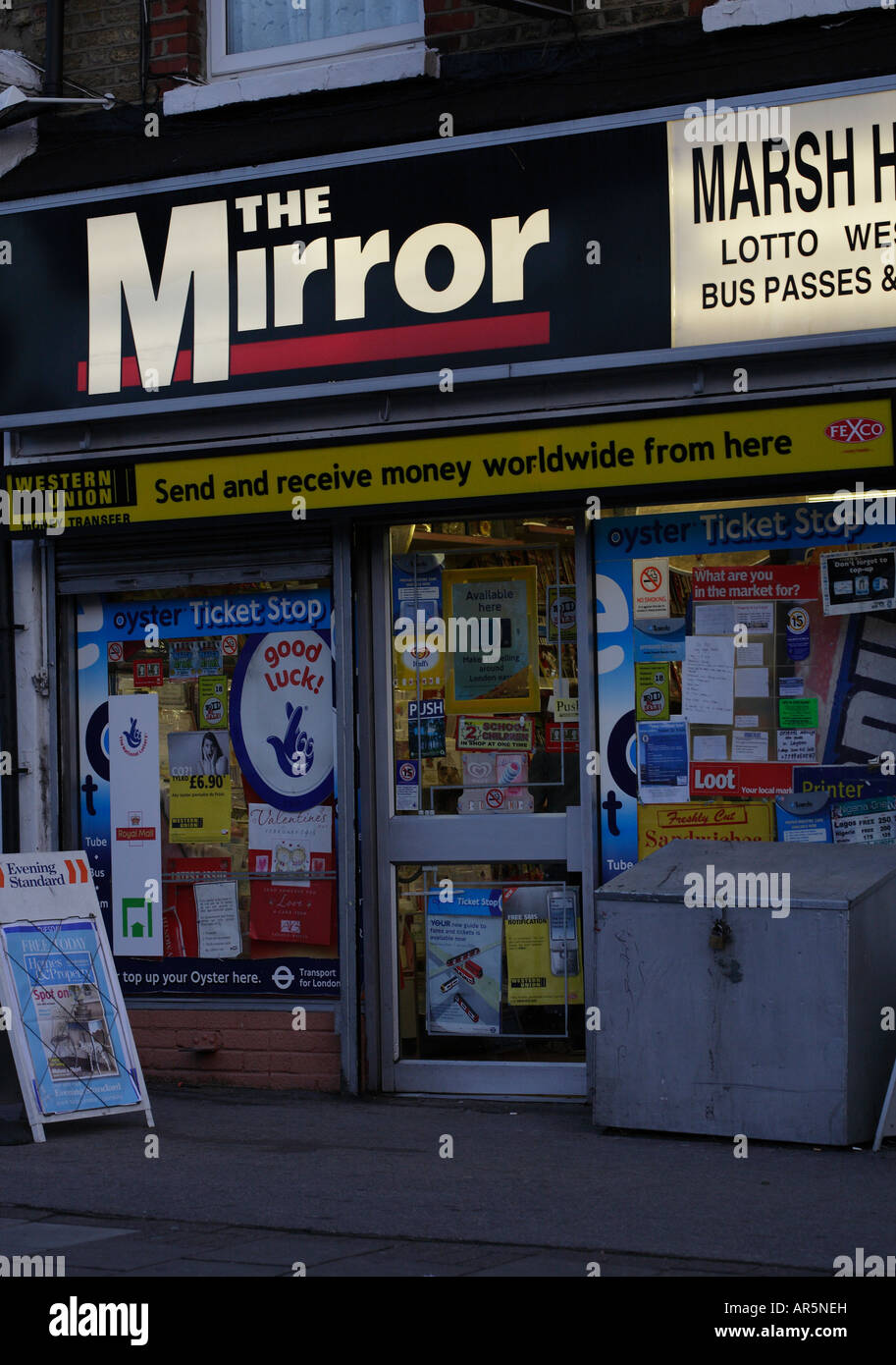 Newsagents shop news papers hi-res stock photography and images - Alamy