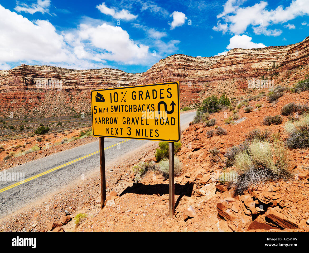 Road sign warning steep grade in mountainous Utah landscape Stock Photo ...