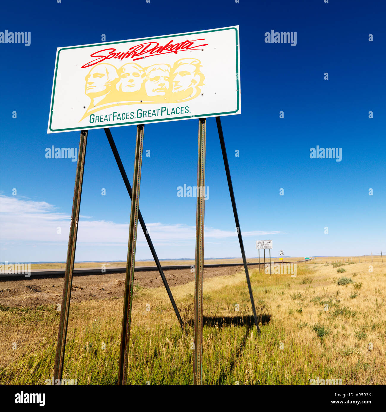 South Dakota road sign with Mount Rushmore graphic in rural field Stock ...