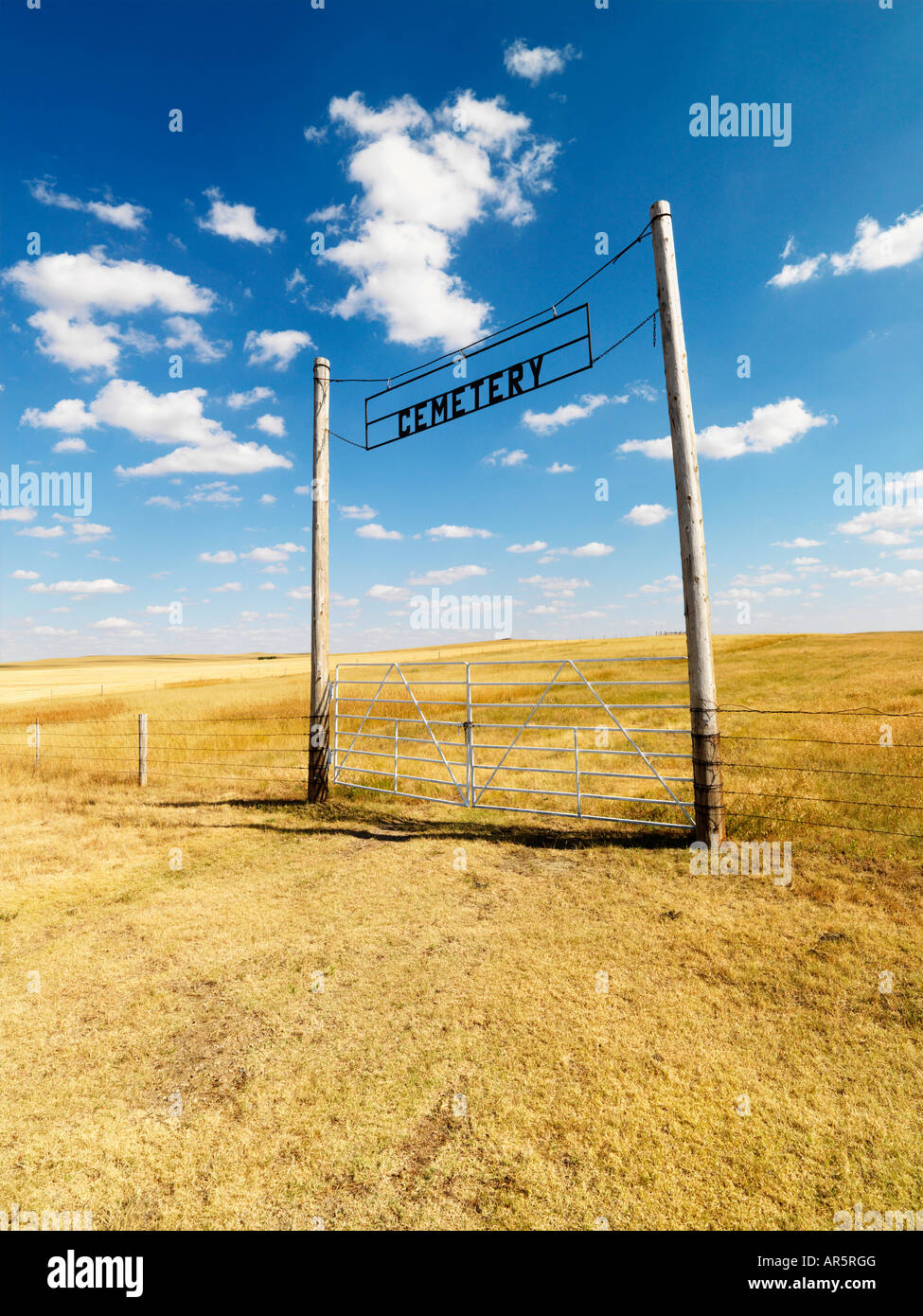 Entrance with sign for rural cemetery Stock Photo - Alamy