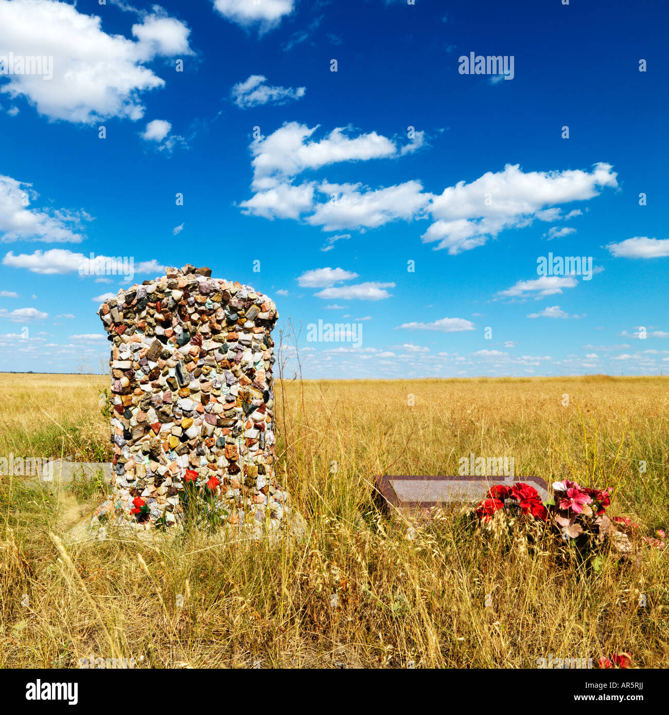 Headstone and grave marker in field Stock Photo - Alamy