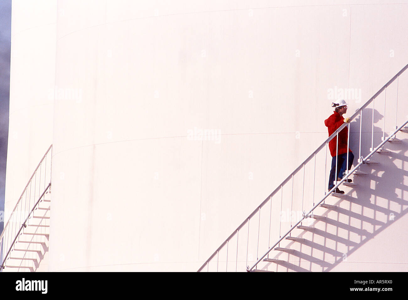 Oil refinery climbing storage tank hi-res stock photography and images ...