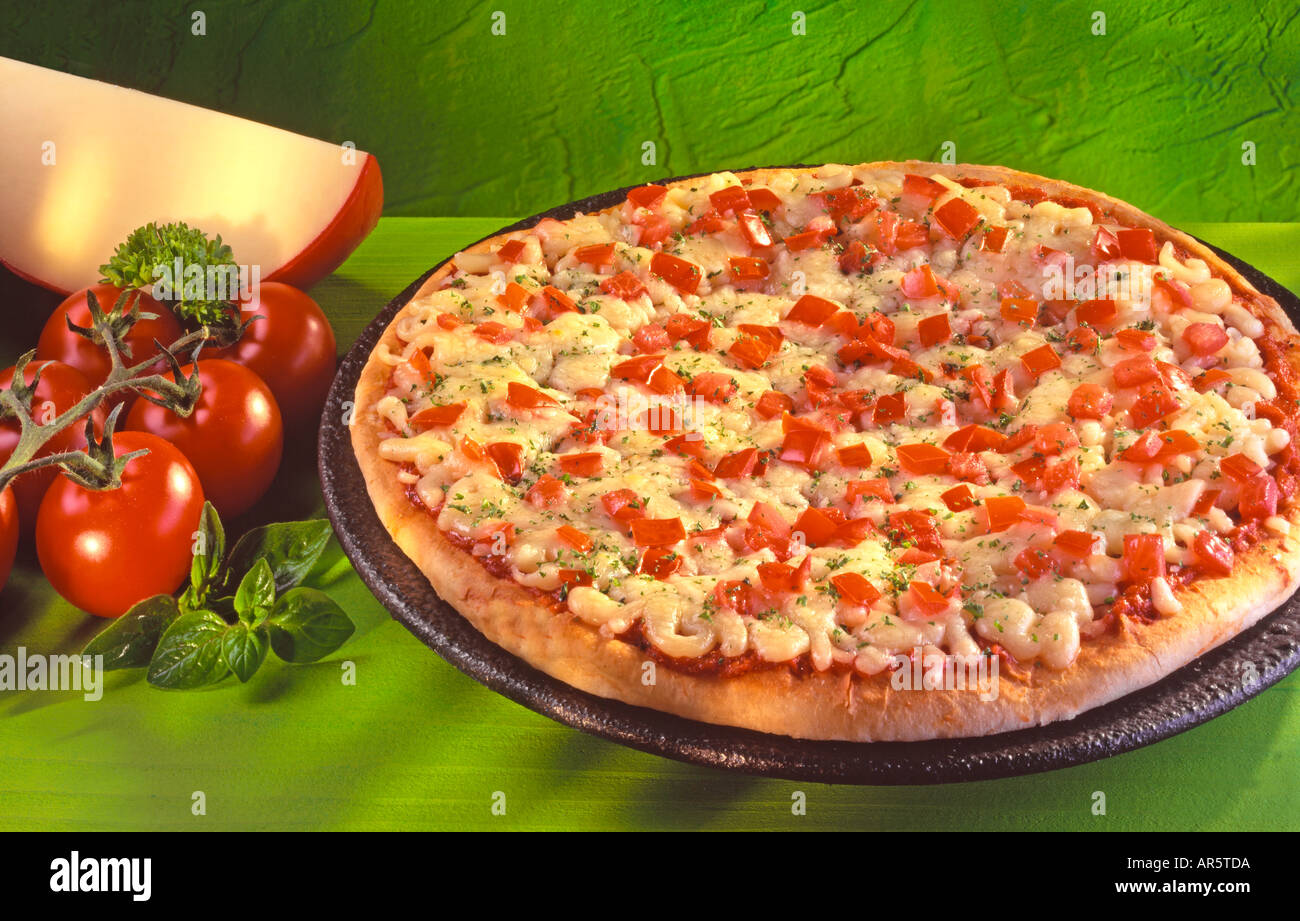 Cheese pizza food hi-res stock photography and images - Alamy