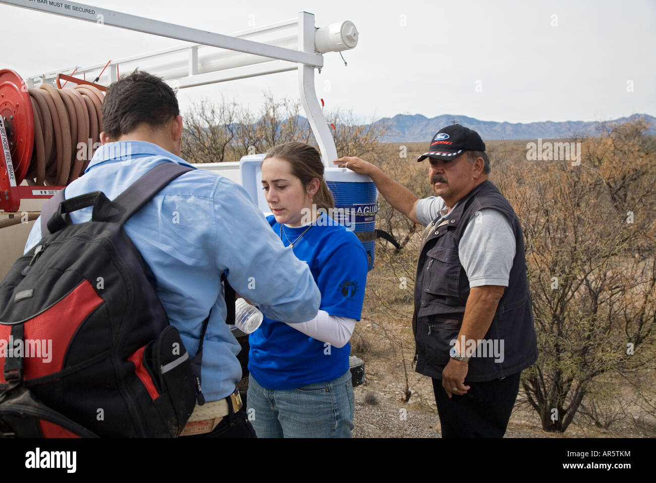 Humane Borders gives food and water to Mexican migrant crossing Arizona ...