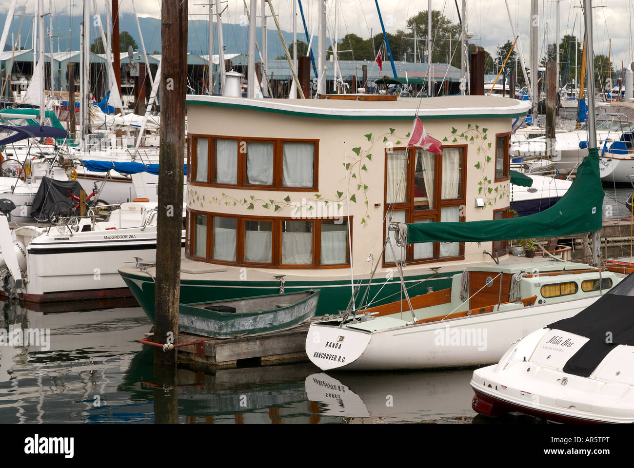 Stylish houseboat, Vancouver harbour, Canada Stock Photo - Alamy