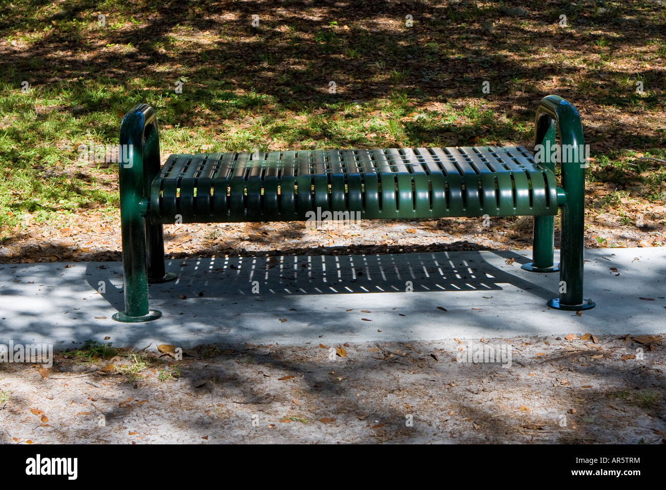 Shady bench hi-res stock photography and images - Alamy