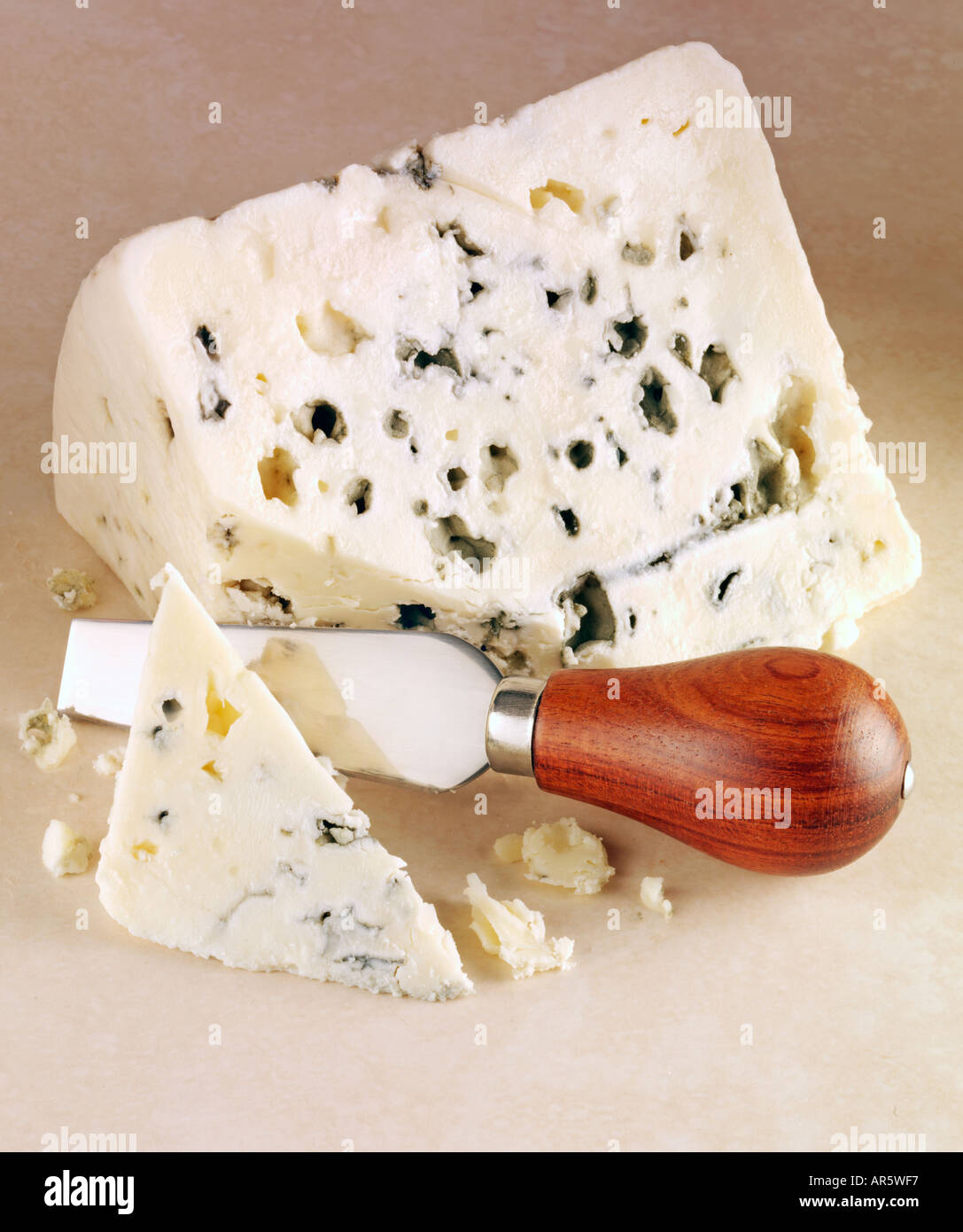 Roquefort cheese hi-res stock photography and images - Alamy