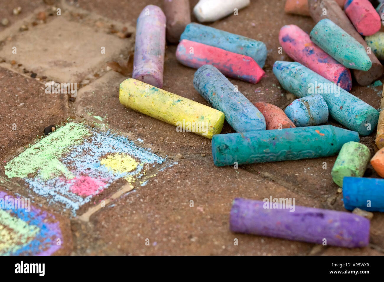 Chalk draw drawing hi-res stock photography and images - Alamy