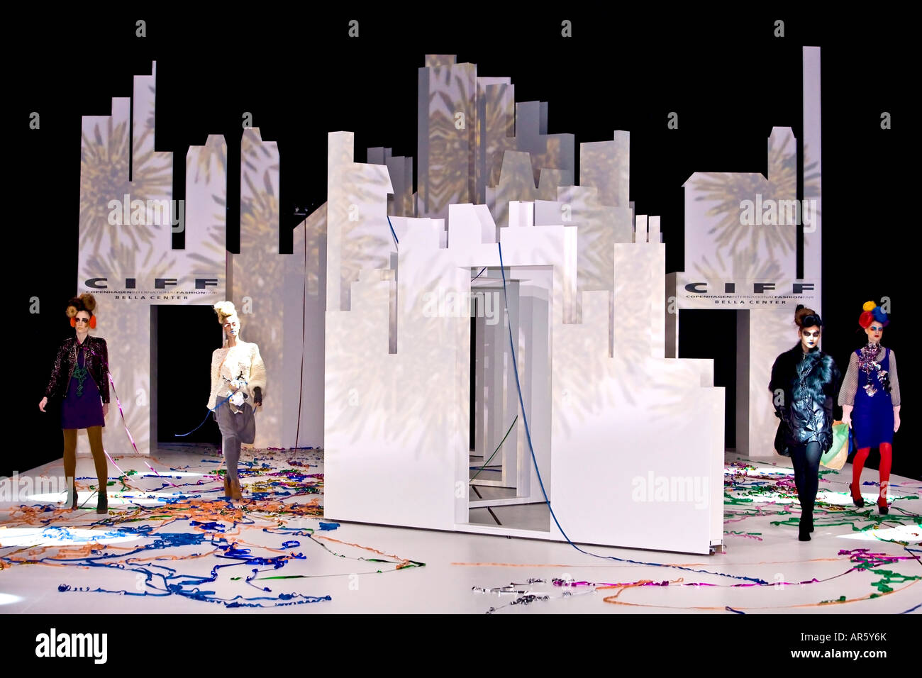 Fashion fair hi-res stock photography and images - Alamy