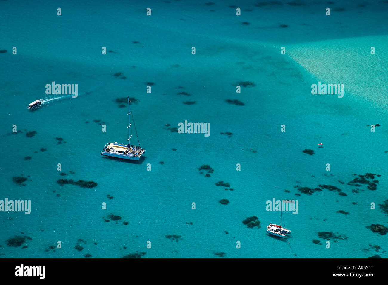 Upolu Cay and Ocean Spirit II Dive Boat Upolu Cay National Park Great ...