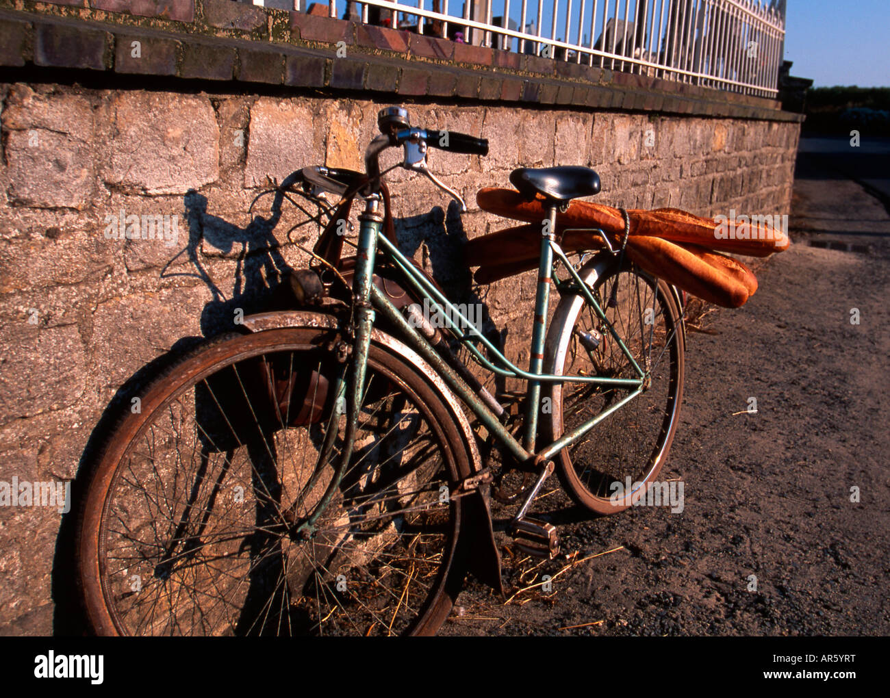 Loaves of bread on back of a bicycle Stock Photo - Alamy
