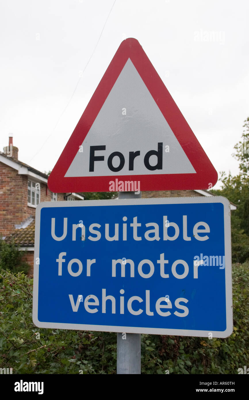 Ford unsuitable for motor vehicles road sign Stock Photo - Alamy