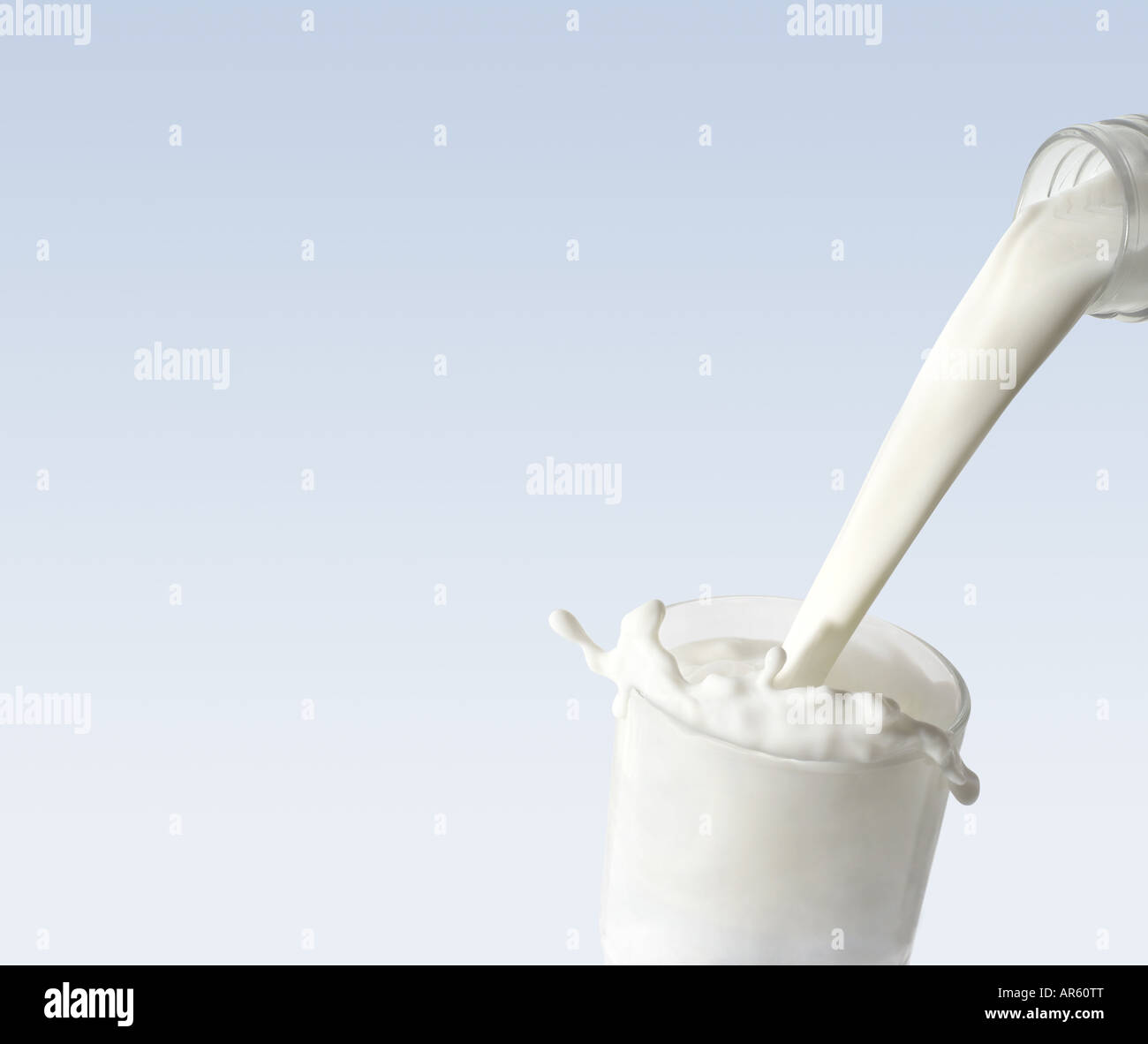Milk flow in glass hi-res stock photography and images - Alamy