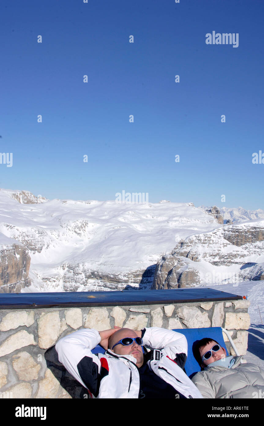 Children 8 9 sunbathing hi-res stock photography and images - Alamy