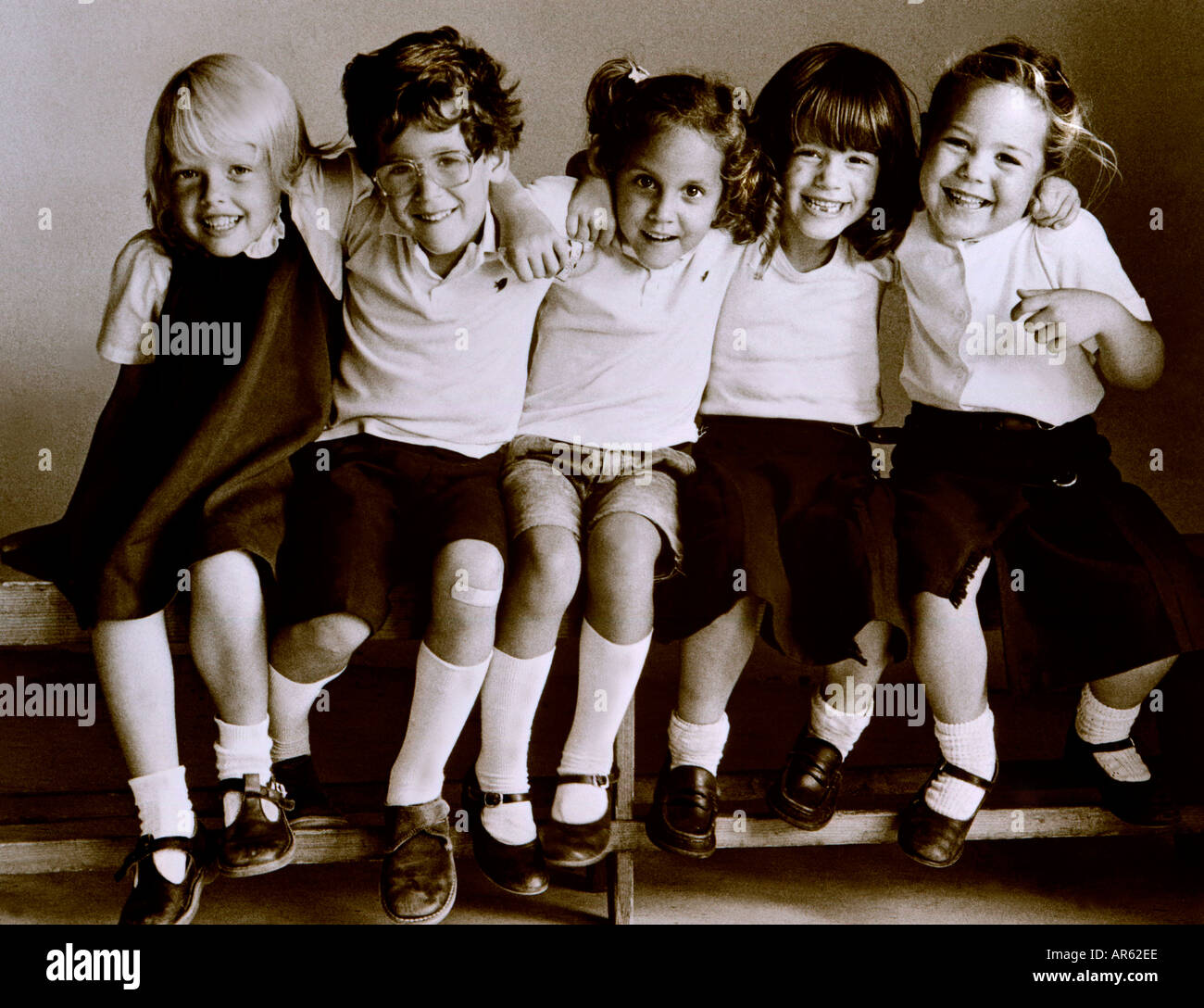 School 1980’s retro vintage group of happy 7-11 years junior school ...