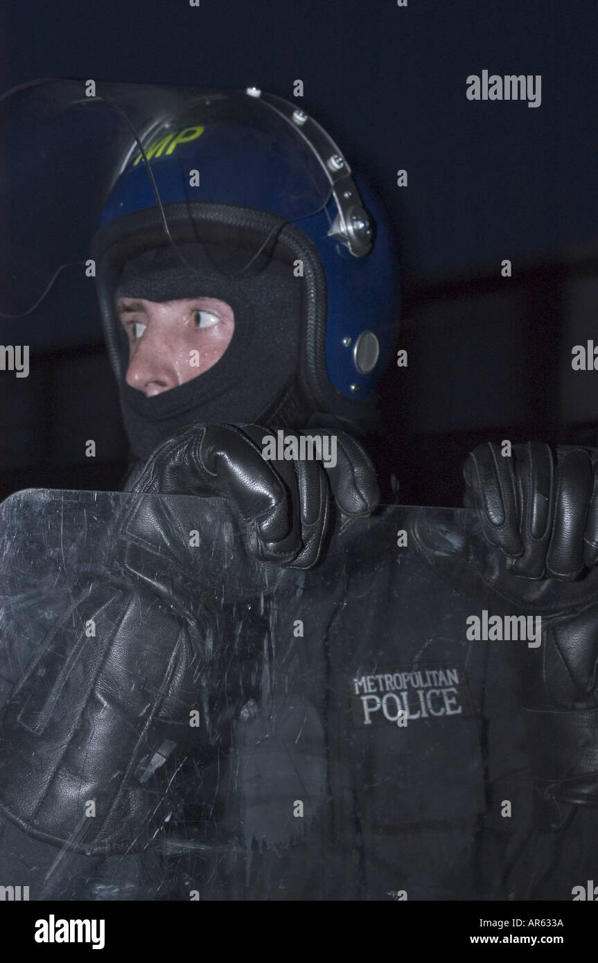 Metropolitan police public order training hi-res stock photography and ...
