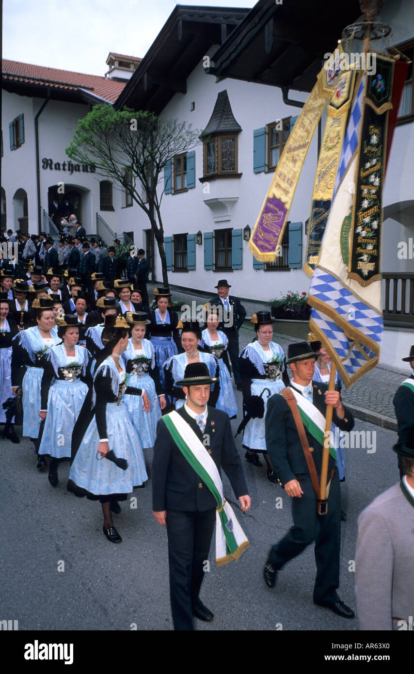 women wearing dirndl dresses and men in traditional dresses, pilgrimage ...
