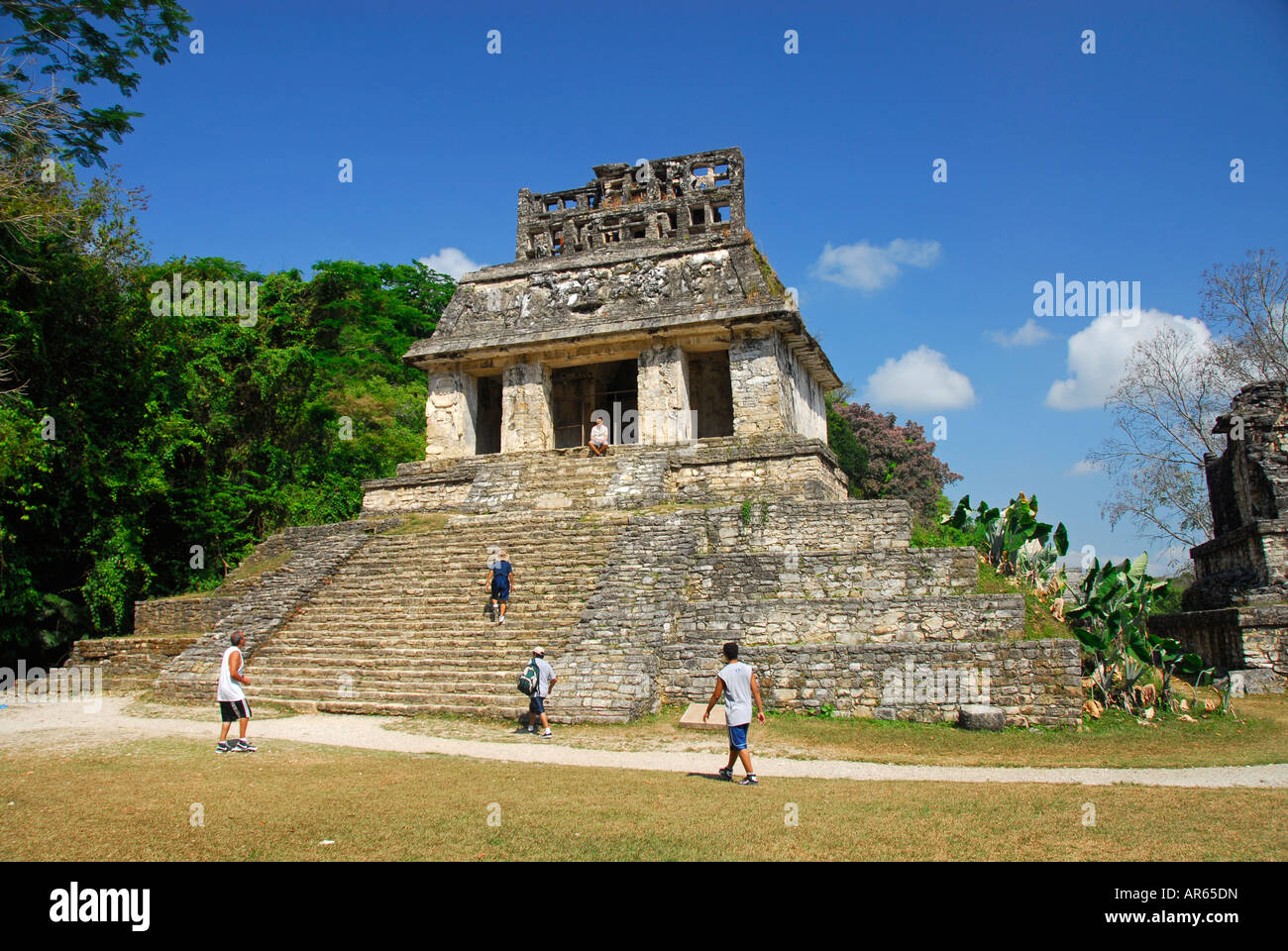 Tourists and the Temple of the Sun, Palenque Ruins, Chiapas State ...