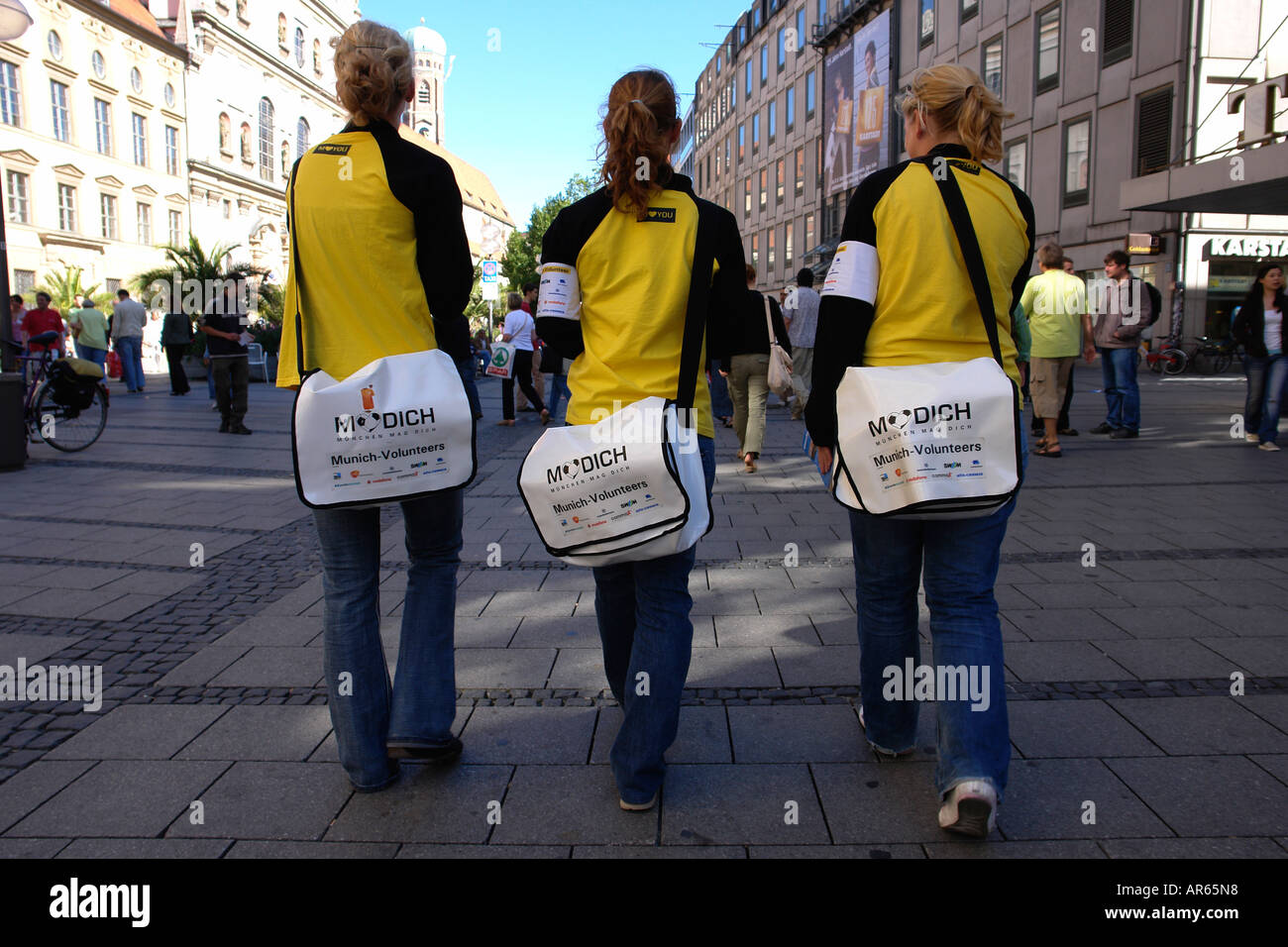 Volunteer give out info to tourists during the Pope visit Munich ...