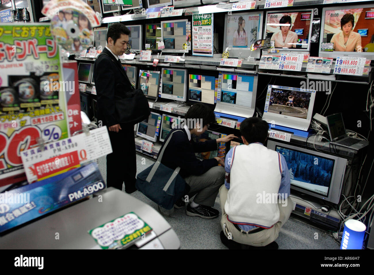 Electronic equipment, TV set, Shop, East Shinjuku, Tokyo, Japan Stock ...