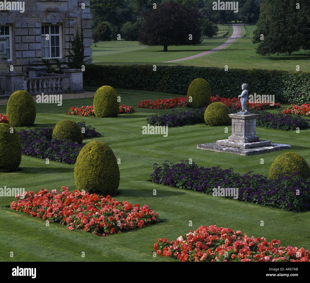 Round parterre hi-res stock photography and images - Alamy