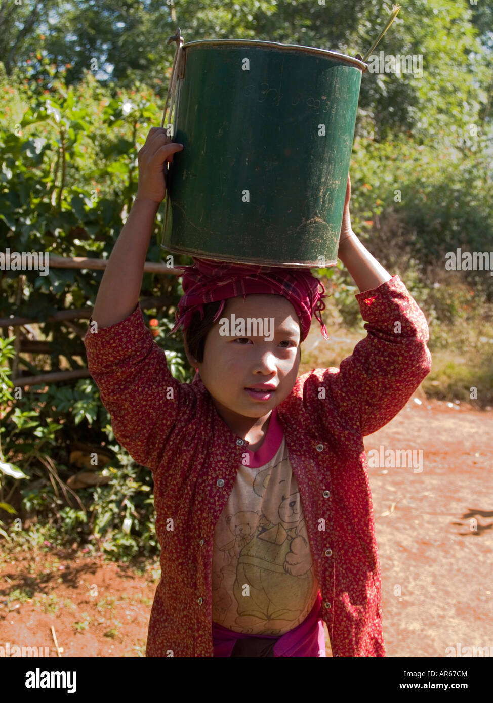 Girls carrying bucket hi-res stock photography and images - Alamy