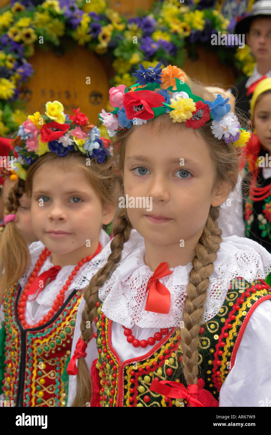 Traditional german dance children hi-res stock photography and images ...