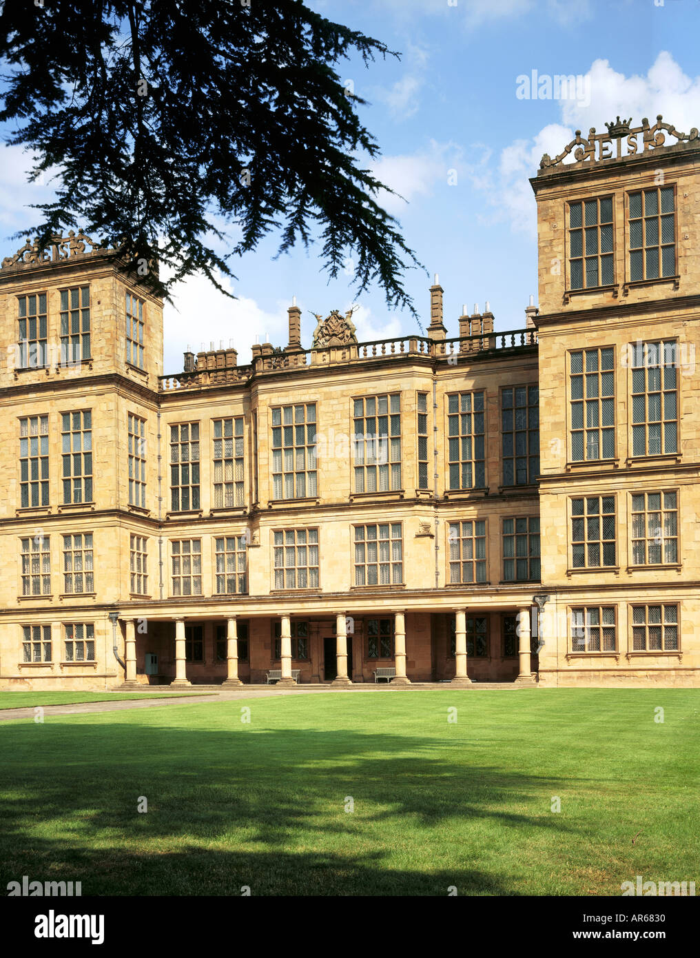 Hardwick hall exterior facade hi-res stock photography and images - Alamy