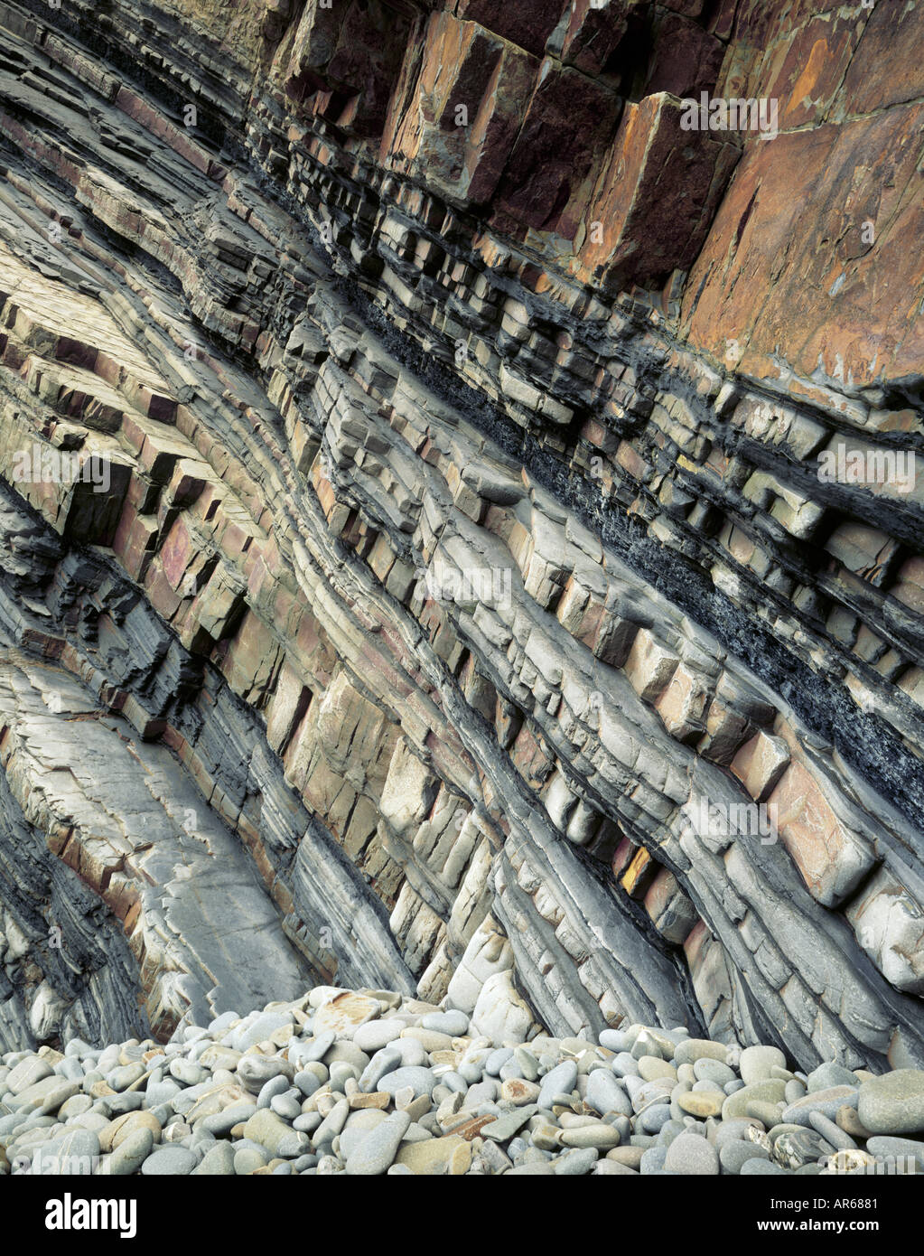 Dipping strata hi-res stock photography and images - Alamy