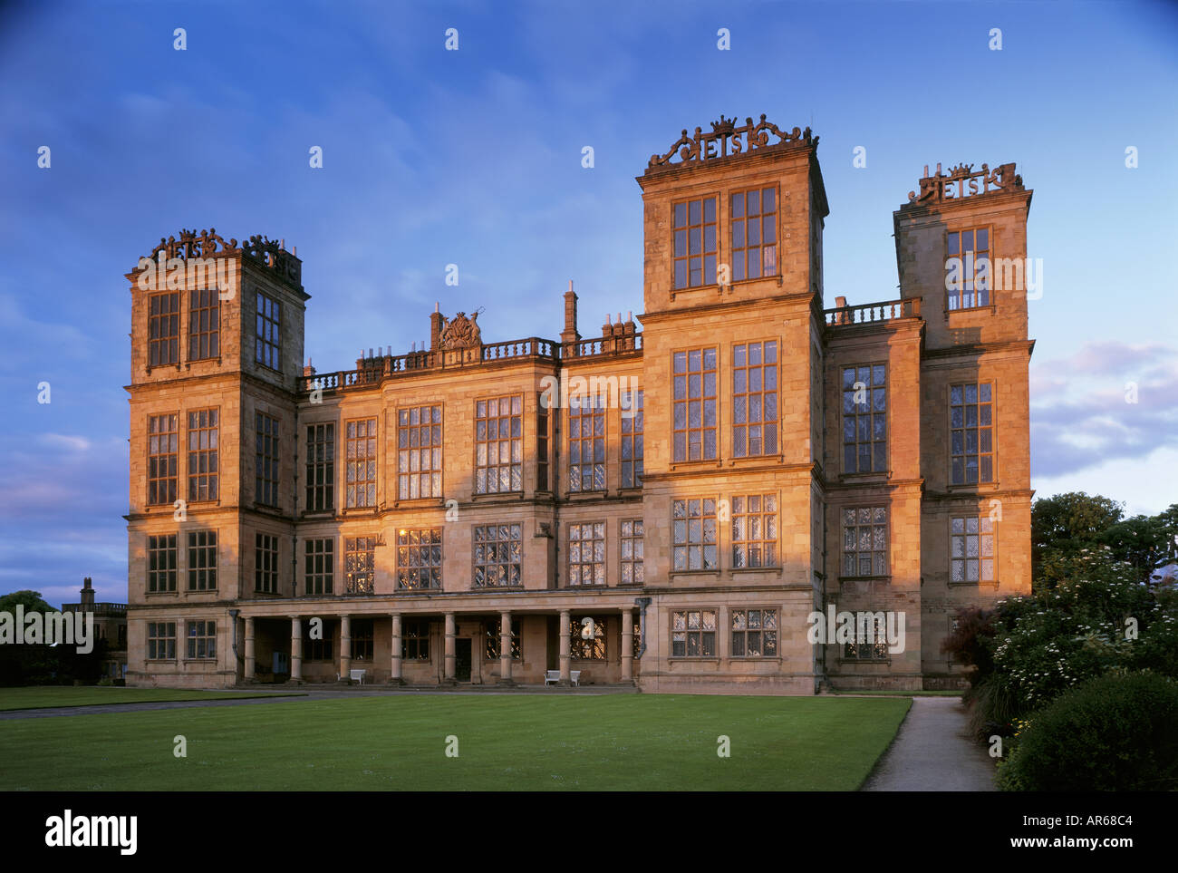 Hardwick hall exterior facade hi-res stock photography and images - Alamy