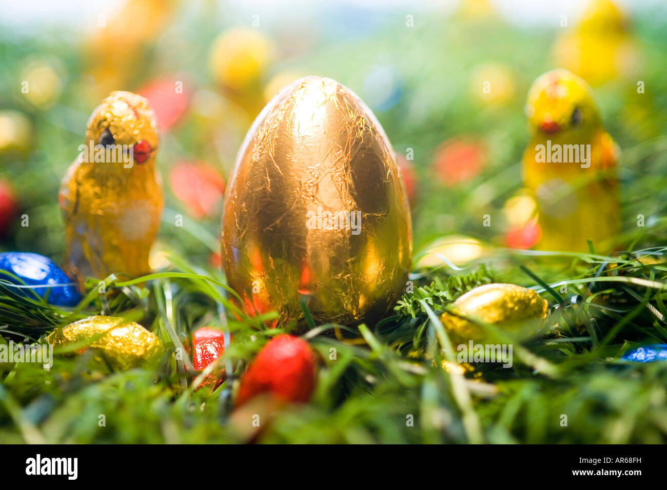 Golden Easter egg Stock Photo - Alamy