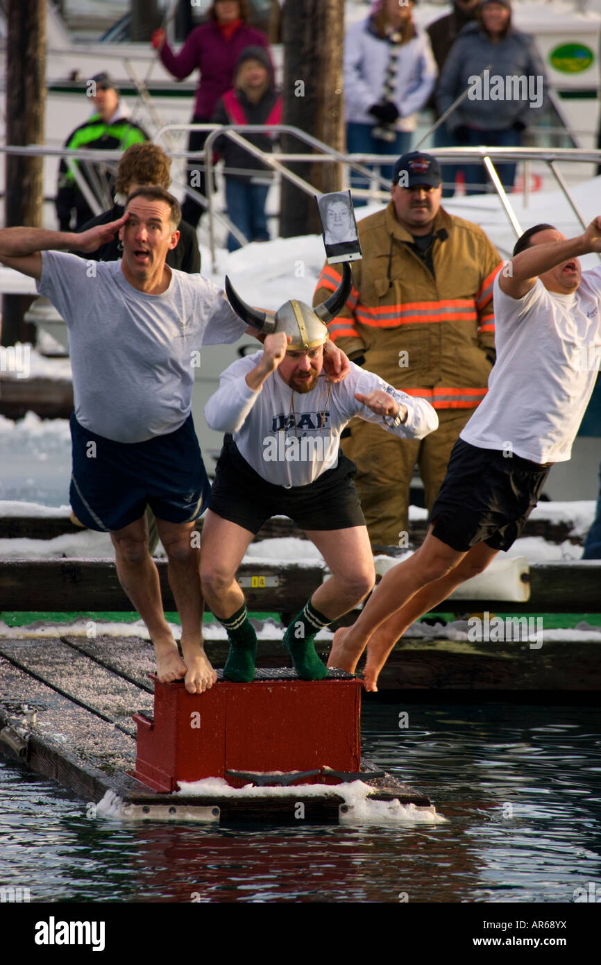 2008 polar bear jump off hi-res stock photography and images - Alamy